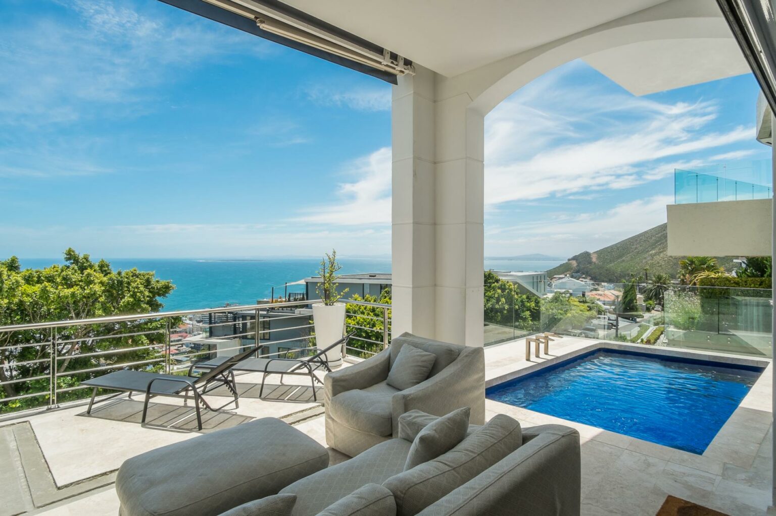 Elegant Oceans Views for Rent in Bantry Bay, Cape Town Luxury Escapes ...